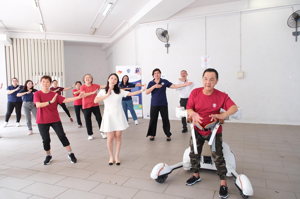 Anti-fall robot helps elderly stay active | NTU Singapore