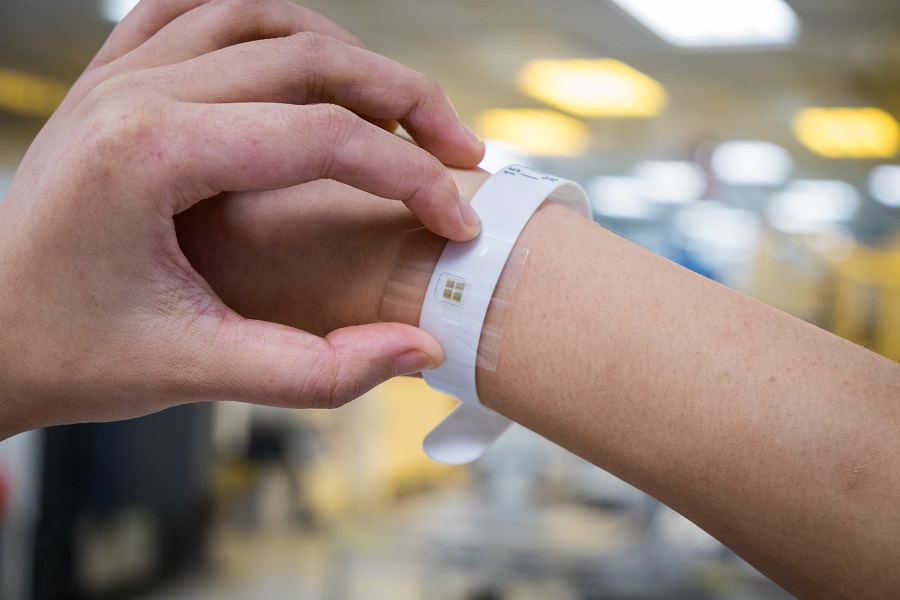 Paving the way for UV-enabled flexible wearable tech | NTU Singapore